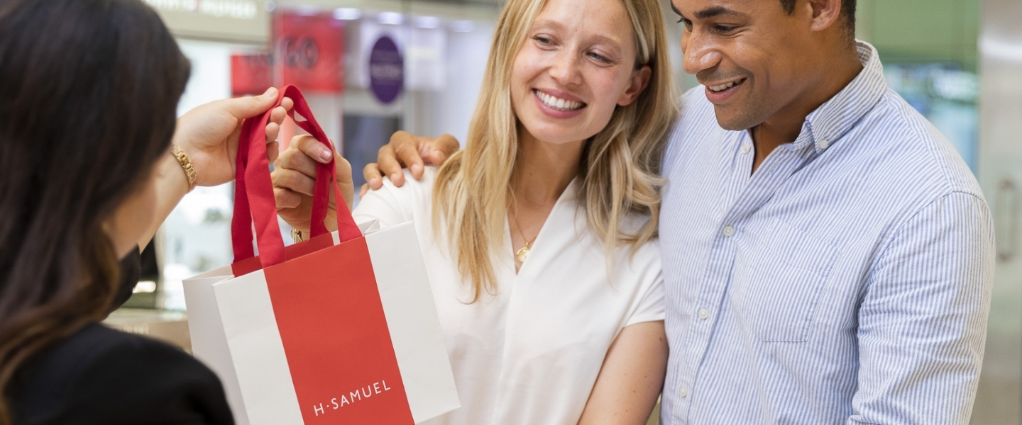 Service With a Smile and in Style | H.Samuel
