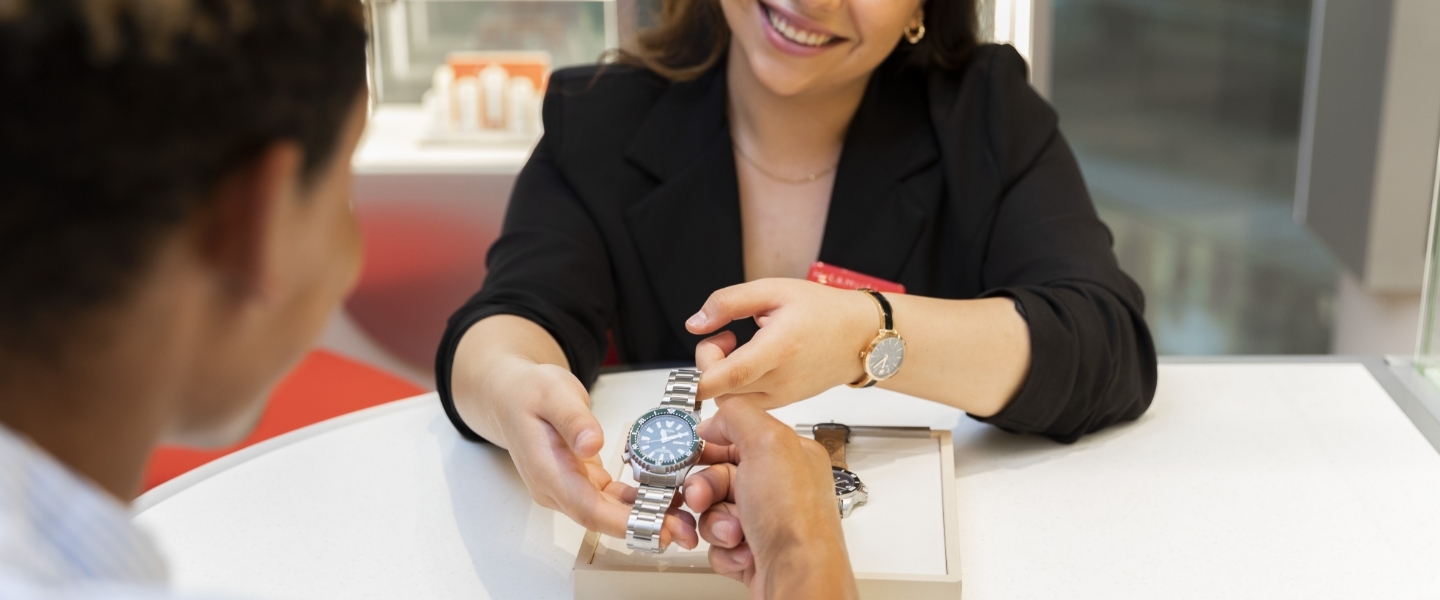 Service With a Smile and in Style | H.Samuel